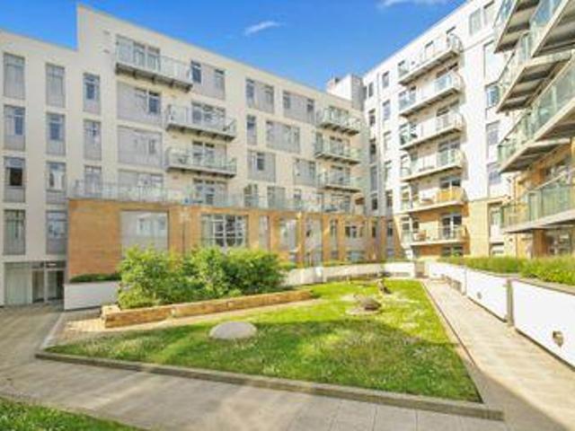 3 Bedrooms Flat for rent in 6 Salton Square, London E14