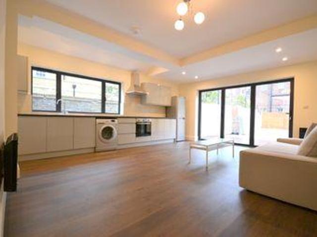 3 Bedrooms Flat for rent in Cottington Street, Kennington SE11