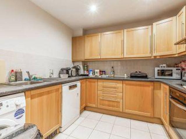 3 Bedrooms Flat for rent in Courtenay House, Brixton Hill SW2