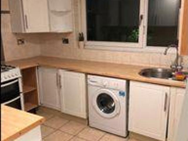 3 Bedrooms Flat for rent in Cowbridge Lane, London IG11