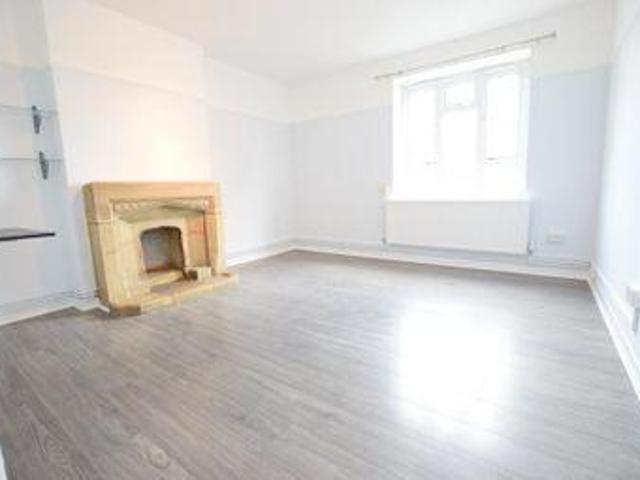 3 Bedrooms Flat for rent in Cowley Road, London SW9