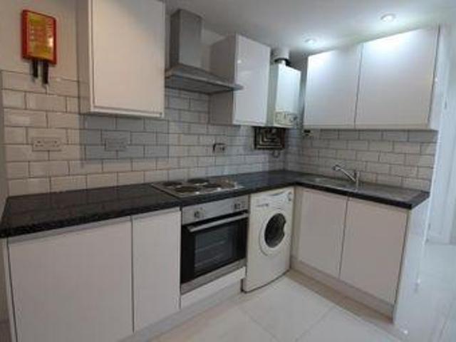 3 Bedrooms Flat for rent in Coburn Street, Cathays, Cardiff CF24