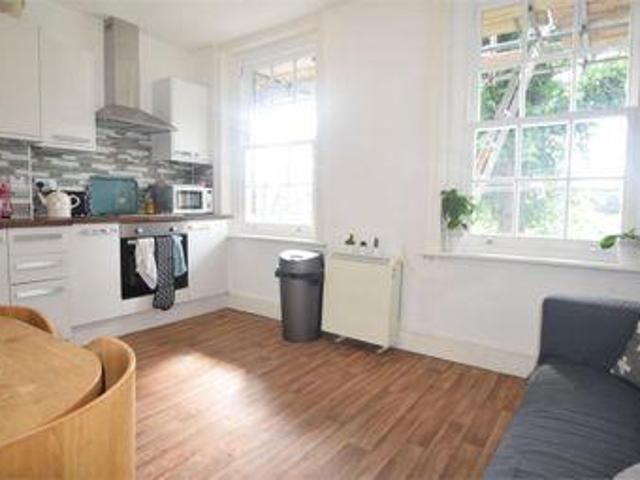 3 Bedrooms Flat for rent in Colboug Road, Elephant And Castle, London SE5