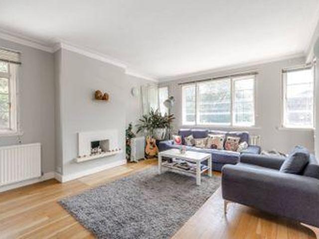 3 Bedrooms Flat for rent in Colebrook Close, West Hill, London SW15