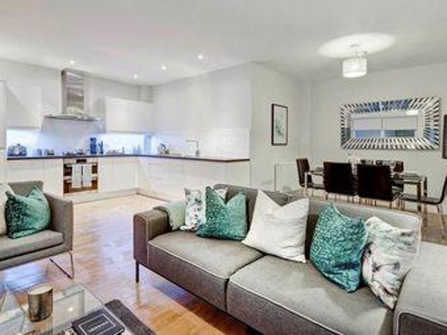 3 Bedrooms Flat for rent in Colindeep Lane, London NW9