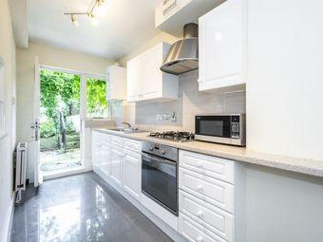 3 Bedrooms Flat for rent in Colville Road, London W11