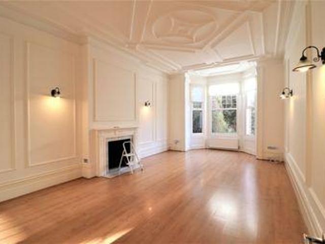 3 Bedrooms Flat for rent in Compayne Gardens, London NW6