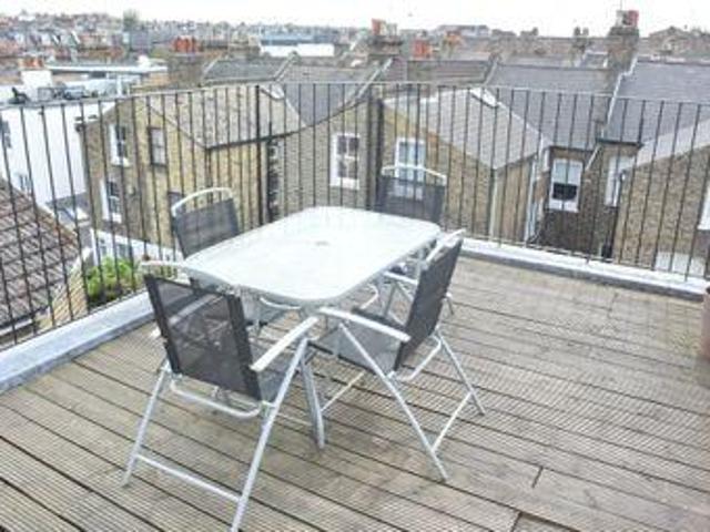 3 Bedrooms Flat for rent in Comyn Road, London SW11