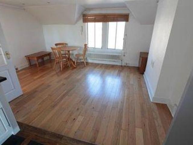 3 Bedrooms Flat for rent in Comyn Road, London SW11