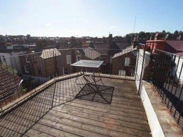3 Bedrooms Flat for rent in Comyn Road SW11, London