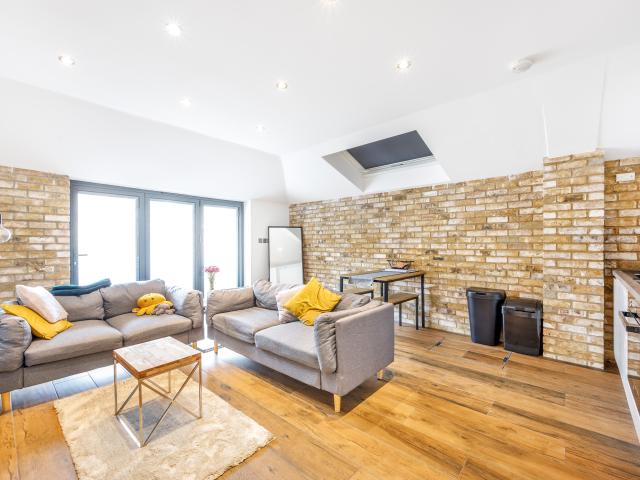 3 Bedrooms Flat for Rent in Connaught Road | Foxtons