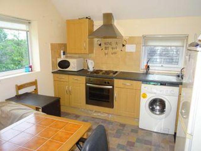 3 Bedrooms Flat for rent in Conyngham Road, Manchester M14