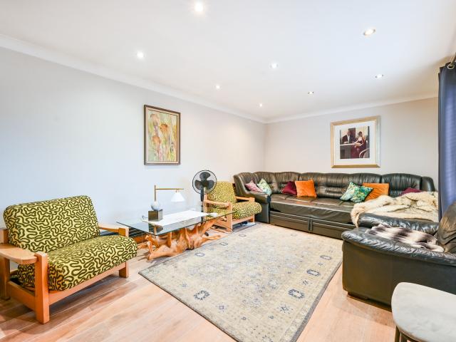 3 Bedrooms Flat for Rent in Copley Close | Foxtons
