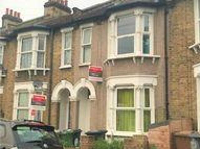 3 Bedrooms Flat for rent in Coppermill Lane, London E17