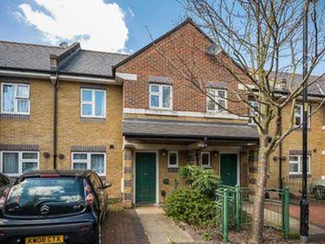 3 Bedrooms Flat for rent in Cornwall Square, Kennings Way, London SE11