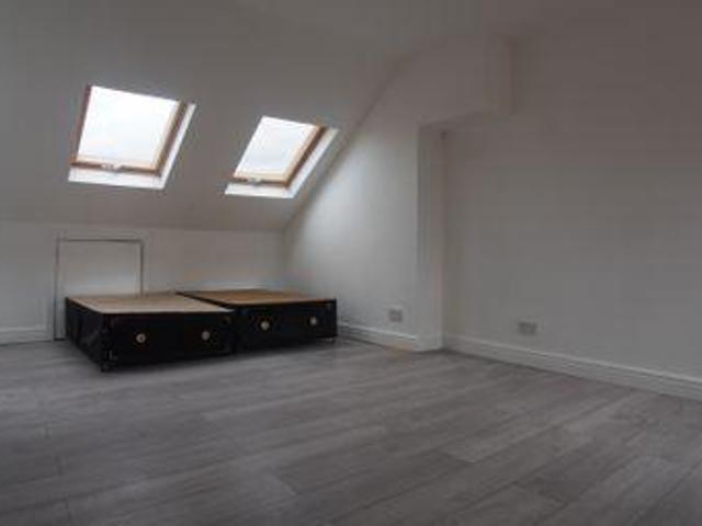 3 Bedrooms Flat for rent in Cornwallis Grove, London N9