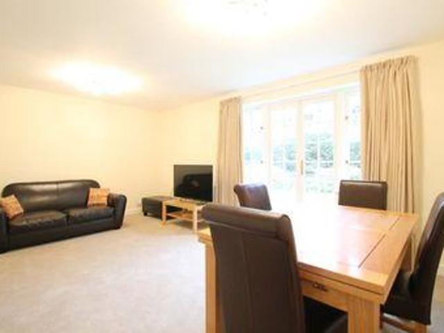 3 Bedrooms Flat for rent in Corringway, London NW11