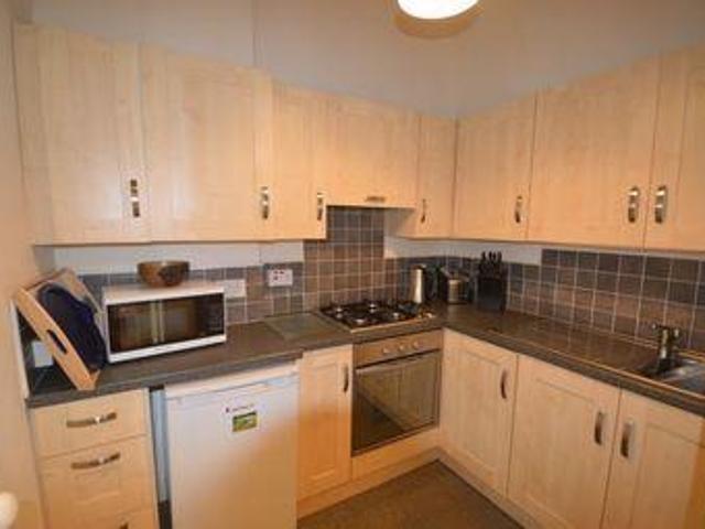 3 Bedrooms Flat for rent in Cathcart Place, Edinburgh, Midlothian EH11