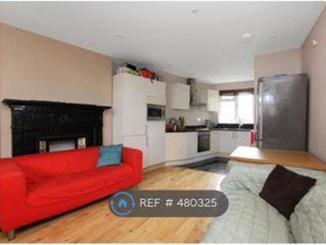 3 Bedrooms Flat for rent in Cavendish Road, London SW12