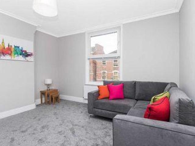 3 Bedrooms Flat for rent in Cabot Close, Croydon CR0