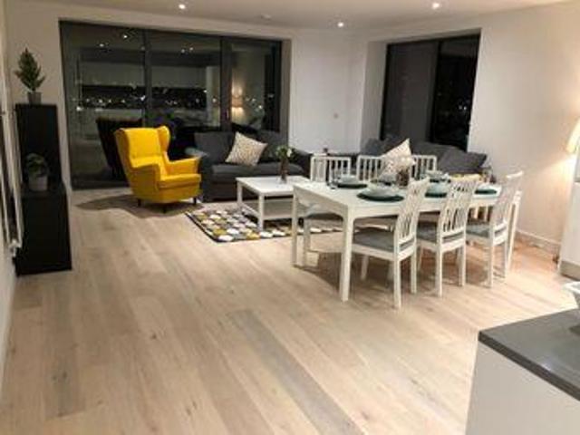 3 Bedrooms Flat for rent in Cable Street, London E16