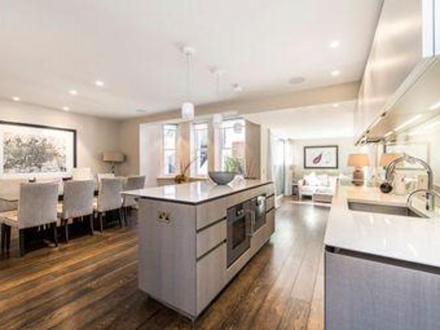 3 Bedrooms Flat for rent in Cadogan Gardens, London SW3