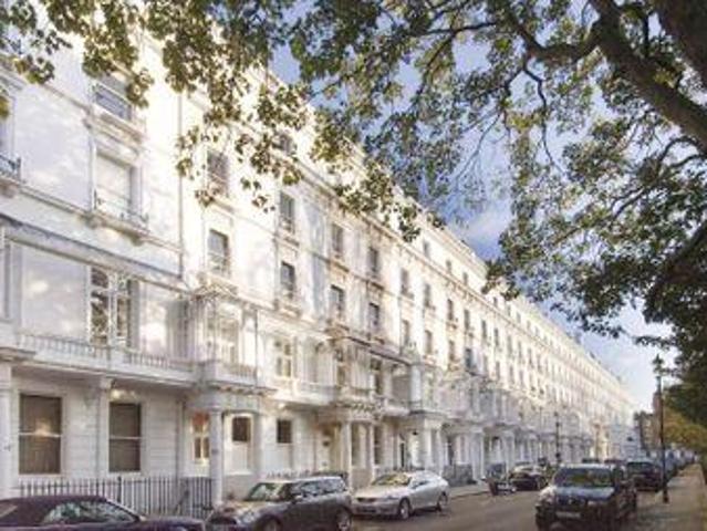 3 Bedrooms Flat for rent in Cadogan Place, London SW1X