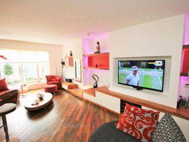 3 Bedrooms Flat for rent in Cadogan Road, London SE18