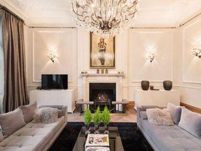 3 Bedrooms Flat for rent in Cadogan Square, Knightsbridge, London SW1X