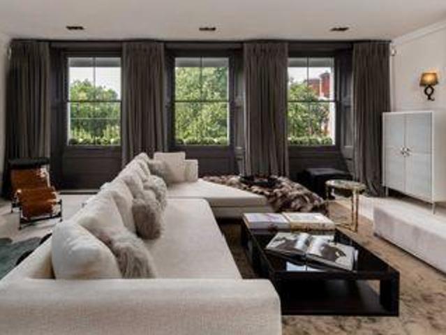 3 Bedrooms Flat for rent in Cadogan Square, London SW1X