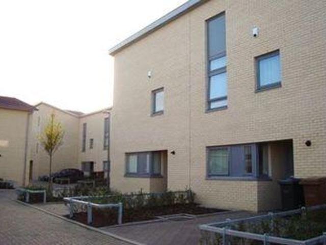 3 Bedrooms Flat for rent in Cakemuir Grove, Edinburgh EH16