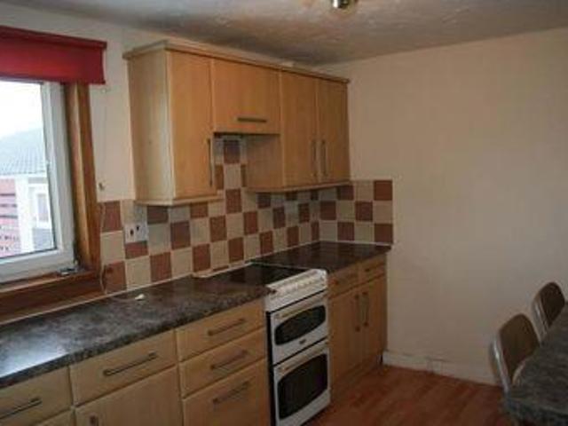 3 Bedrooms Flat for rent in Calder Gardens, Edinburgh EH11