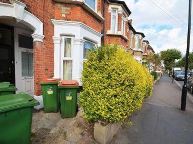3 Bedrooms Flat for rent in Caledon Road, East Ham E6