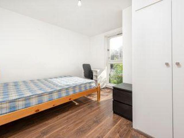 3 Bedrooms Flat for rent in Camden Road, Camden NW1