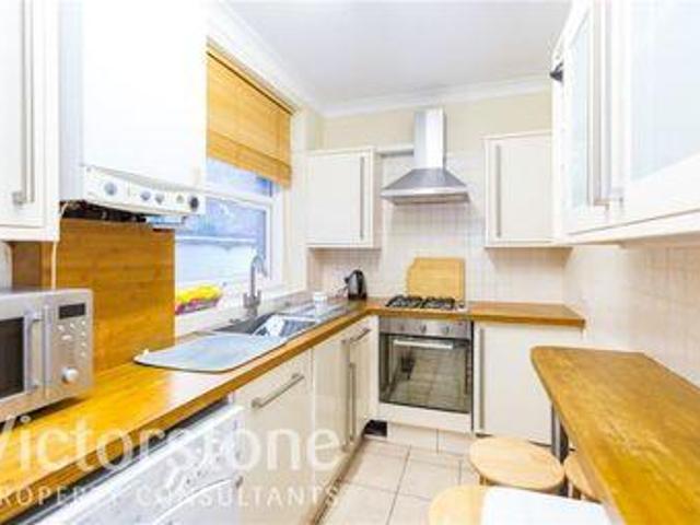 3 Bedrooms Flat for rent in Camden Street, Camden, London NW1
