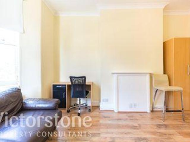3 Bedrooms Flat for rent in Camden Street, Camden NW1