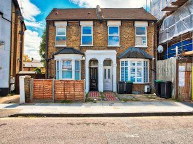 3 Bedrooms Flat for rent in Canning Crescent, London N22