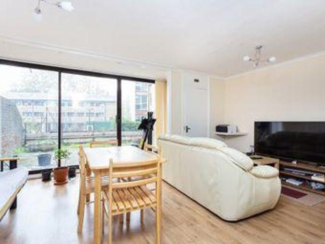 3 Bedrooms Flat for rent in Canton Street, London E14