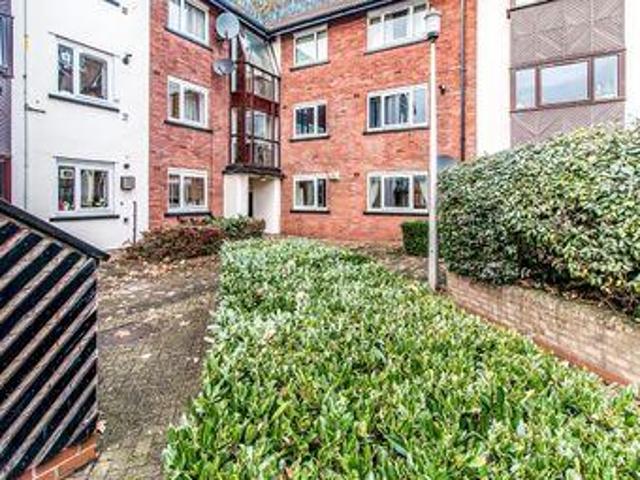 3 Bedrooms Flat for rent in Canterbury Gardens, Salford M5