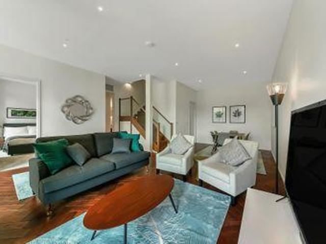 3 Bedrooms Flat for rent in Capital Building, Embassy Gardens, Nine Elms, London SW11
