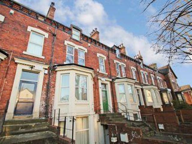3 Bedrooms Flat for rent in Cardigan Road, Hyde Park, Leeds LS6