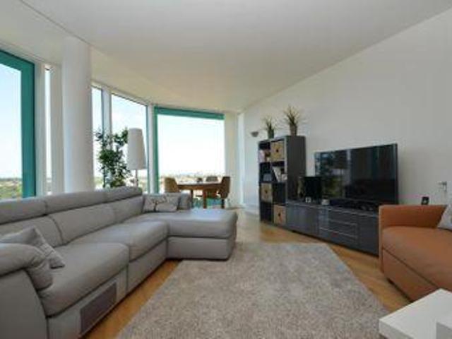 3 Bedrooms Flat for rent in Cardinal Building, Station Approach, Hayes, Middlesex UB3