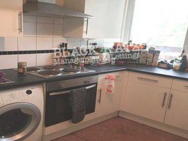 3 Bedrooms Flat for rent in Carey Gardens, London SW8
