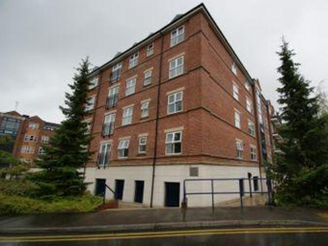 3 Bedrooms Flat for rent in Carisbrooke Road, Headingley, Leeds LS16