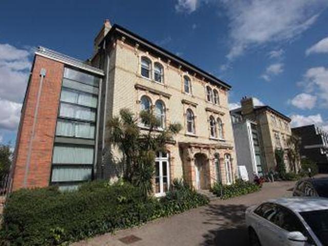 3 Bedrooms Flat for rent in Carlton Drive, London SW15