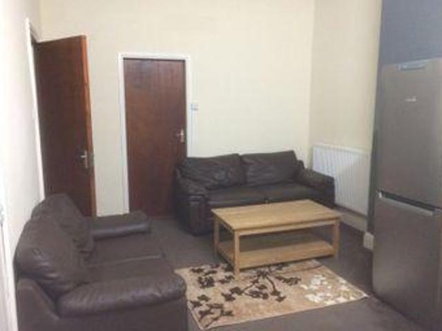 3 Bedrooms Flat for rent in Carlyle Road, Edgbaston, Birmingham, West Midlands B16