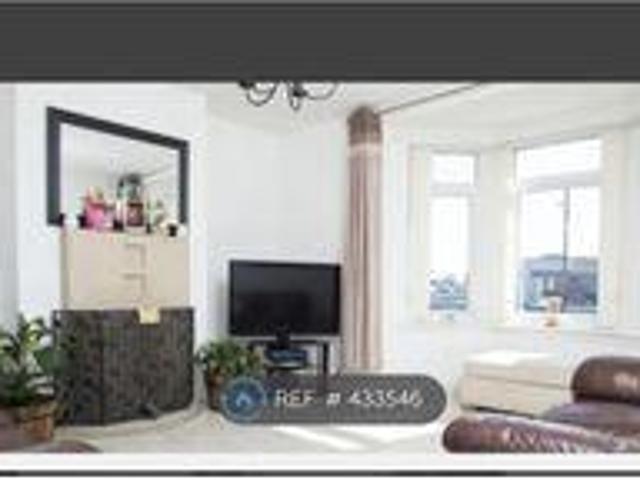 3 Bedrooms Flat for rent in Carmichael St, Glasgow G51