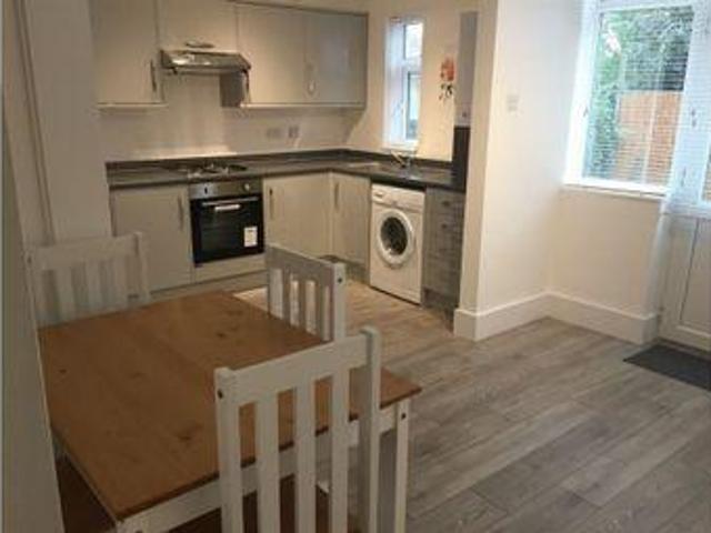 3 Bedrooms Flat for rent in Carnarvon Road, London E15