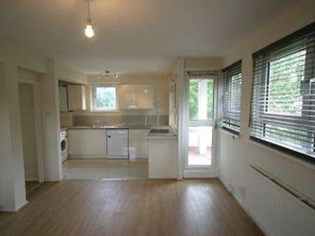3 Bedrooms Flat for rent in Castlecombe Drive, London SW19