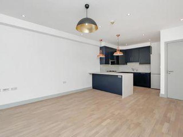 3 Bedrooms Flat for rent in Castlebar Road, Ealing, London W5